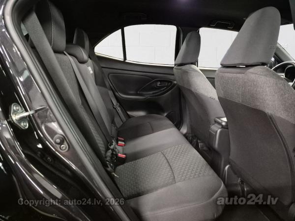 Black Toyota Yaris Cross 2025 in Tallinn, with an engine capacity of 1.50 L and mileage of 28 thousand km for 24990 €, photo 8 on AUTOMOTO.COM.LV