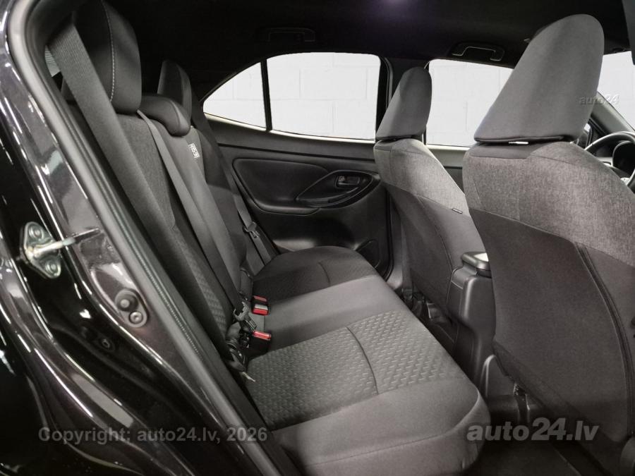 Черный Тойота Yaris Cross 2025 в Таллин, объемом двигателя 1.50 л и пробегом 28 тыс. км за 24990 €, фото 8 на AUTOMOTO.COM.LV