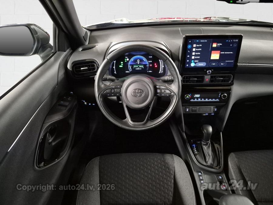 Черный Тойота Yaris Cross 2025 в Таллин, объемом двигателя 1.50 л и пробегом 28 тыс. км за 24990 €, фото 10 на AUTOMOTO.COM.LV