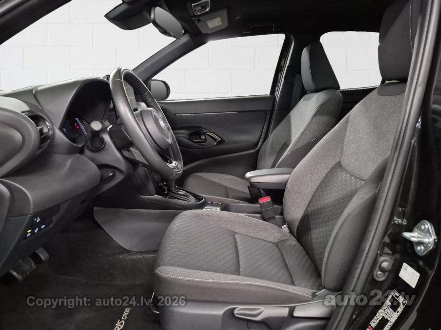 Черный Тойота Yaris Cross 2025 в Таллин, объемом двигателя 1.50 л и пробегом 28 тыс. км за 24990 €, фото 12 на AUTOMOTO.COM.LV