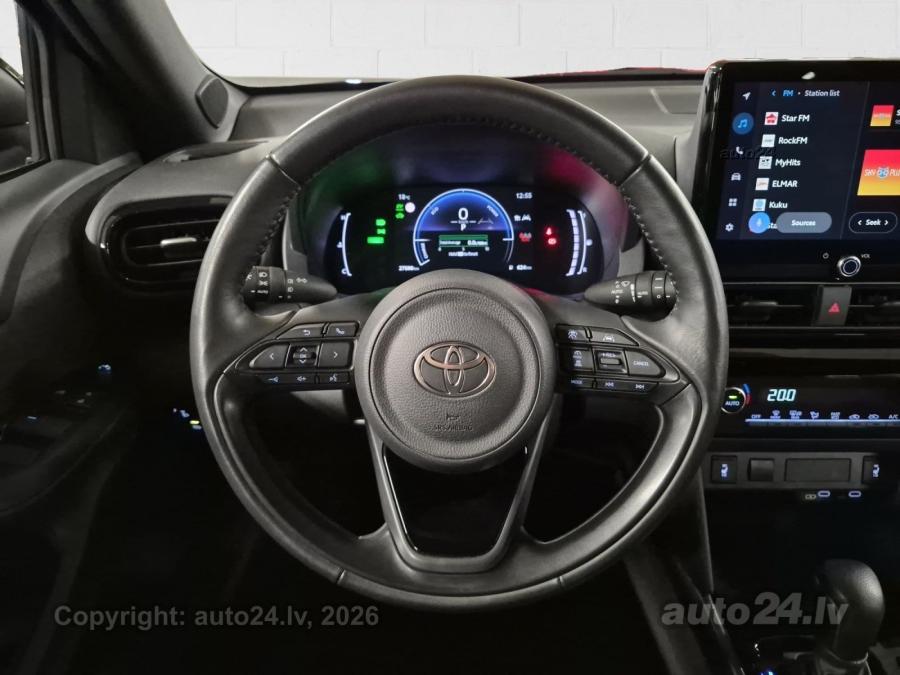 Черный Тойота Yaris Cross 2025 в Таллин, объемом двигателя 1.50 л и пробегом 28 тыс. км за 24990 €, фото 13 на AUTOMOTO.COM.LV