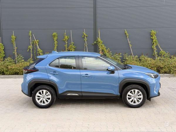 Zils Toyota Yaris Cross 2022 Viļņa, ar dzinēja tilpumu 1.49 L un nobraukumu 111 tūkst. km par 19500 €, foto 5 vietnē AUTOMOTO.COM.LV