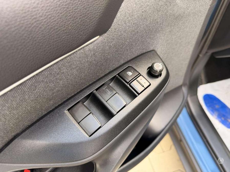 Zils Toyota Yaris Cross 2022 Viļņa, ar dzinēja tilpumu 1.49 L un nobraukumu 111 tūkst. km par 19500 €, foto 13 vietnē AUTOMOTO.COM.LV
