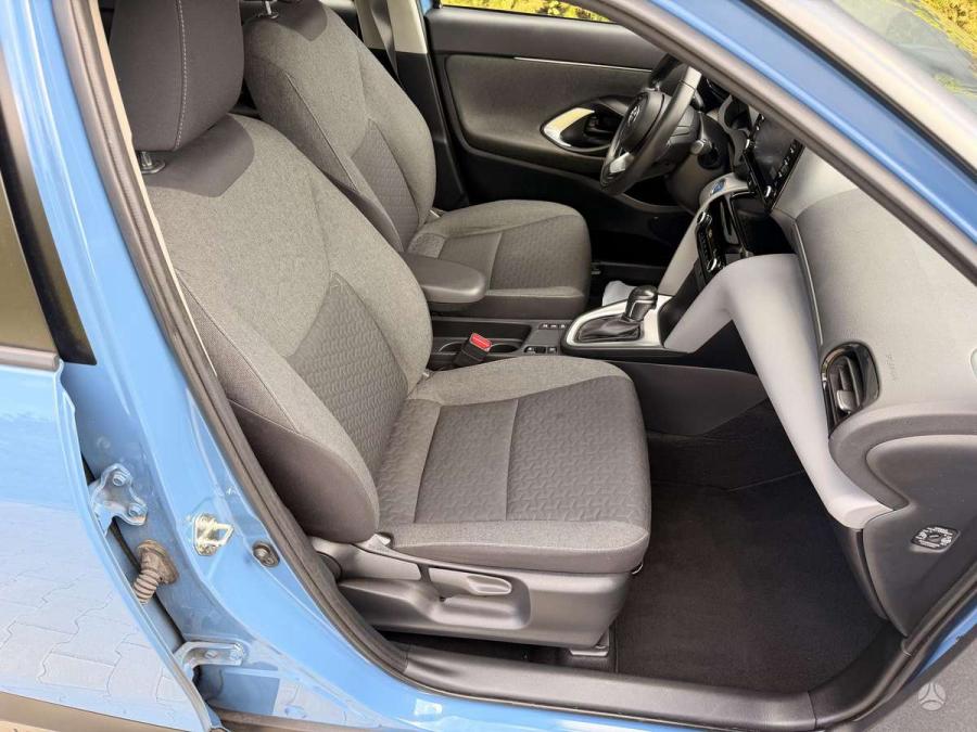 Zils Toyota Yaris Cross 2022 Viļņa, ar dzinēja tilpumu 1.49 L un nobraukumu 111 tūkst. km par 19500 €, foto 23 vietnē AUTOMOTO.COM.LV