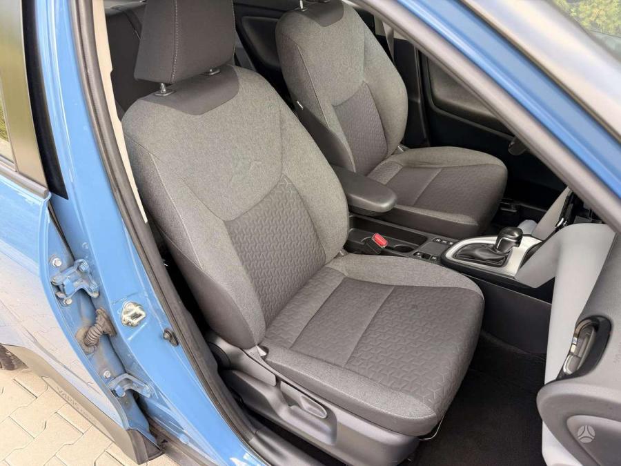 Zils Toyota Yaris Cross 2022 Viļņa, ar dzinēja tilpumu 1.49 L un nobraukumu 111 tūkst. km par 19500 €, foto 24 vietnē AUTOMOTO.COM.LV