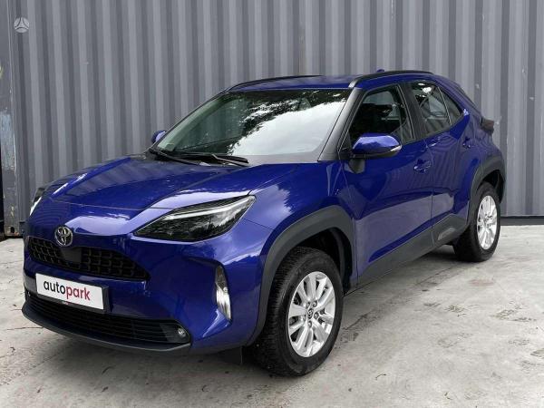 Blue Toyota Yaris Cross 2024 in Vilnius, with an engine capacity of 1.49 L and mileage of 49 thousand km for 19000 €, photo 1 on AUTOMOTO.COM.LV