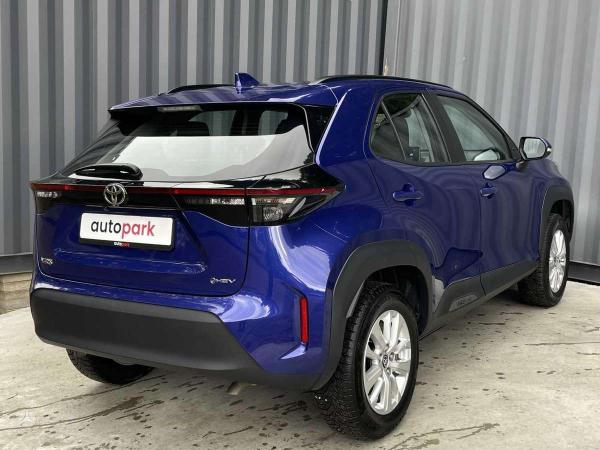 Blue Toyota Yaris Cross 2024 in Vilnius, with an engine capacity of 1.49 L and mileage of 49 thousand km for 19000 €, photo 3 on AUTOMOTO.COM.LV
