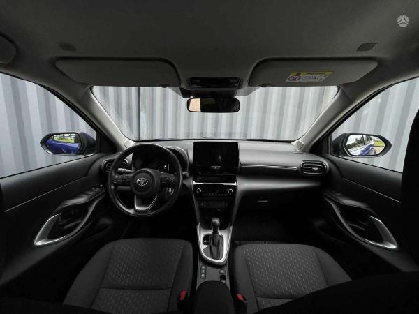 Blue Toyota Yaris Cross 2024 in Vilnius, with an engine capacity of 1.49 L and mileage of 49 thousand km for 19000 €, photo 7 on AUTOMOTO.COM.LV