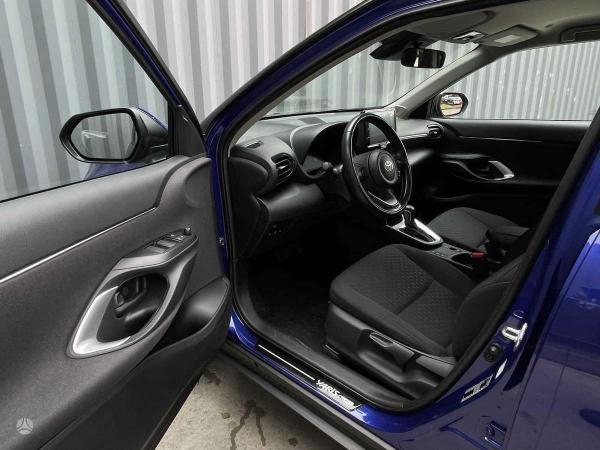 Blue Toyota Yaris Cross 2024 in Vilnius, with an engine capacity of 1.49 L and mileage of 49 thousand km for 19000 €, photo 9 on AUTOMOTO.COM.LV