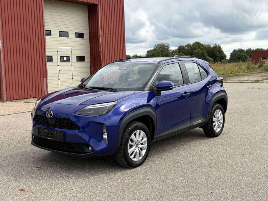Blue Toyota Yaris Cross 2024 in Ukmerge, with an engine capacity of 1.49 L and mileage of 40 thousand km for 18999 €, photo 1 on AUTOMOTO.COM.LV