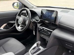 Blue Toyota Yaris Cross 2024 in Ukmerge, with an engine capacity of 1.49 L and mileage of 40 thousand km for 18999 €, photo 9 on AUTOMOTO.COM.LV