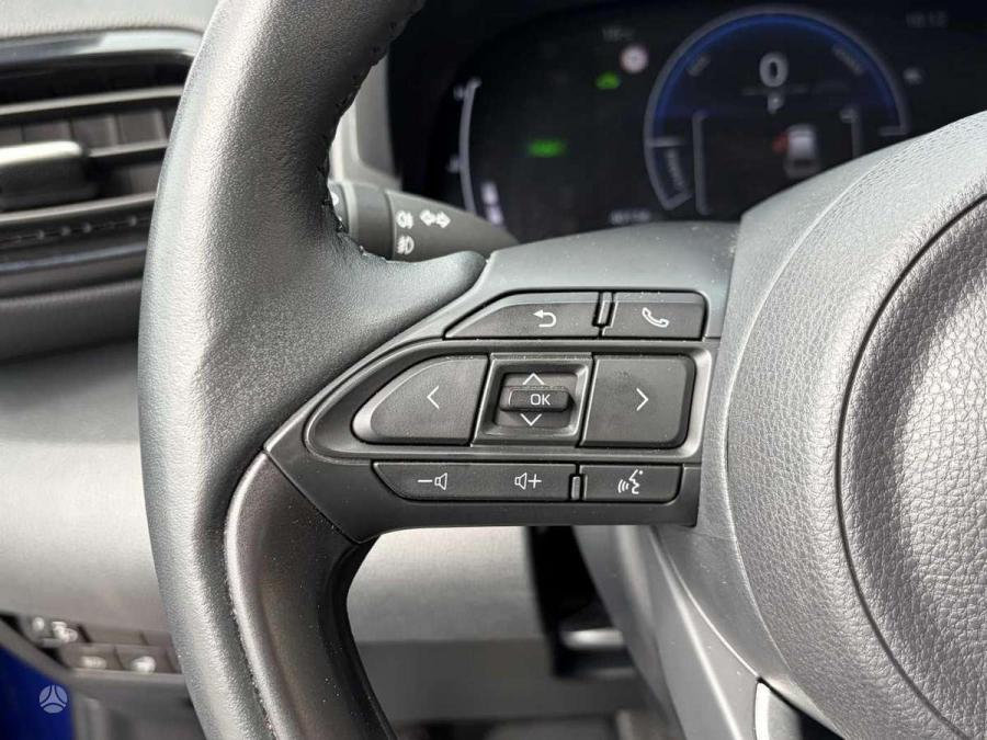 Blue Toyota Yaris Cross 2024 in Ukmerge, with an engine capacity of 1.49 L and mileage of 40 thousand km for 18999 €, photo 15 on AUTOMOTO.COM.LV