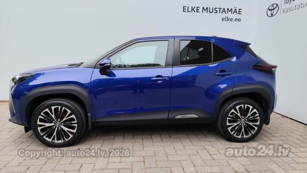 Blue Toyota Yaris Cross 2022 in Tallinn, with an engine capacity of 1.49 L and mileage of 77 thousand km for 22495 €, photo 3 on AUTOMOTO.COM.LV