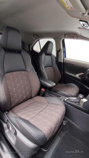 Zils Toyota Yaris Cross 2022 Tallina, ar dzinēja tilpumu 1.49 L un nobraukumu 77 tūkst. km par 22495 €, foto 7 vietnē AUTOMOTO.COM.LV