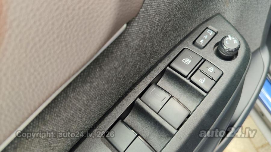 Zils Toyota Yaris Cross 2022 Tallina, ar dzinēja tilpumu 1.49 L un nobraukumu 77 tūkst. km par 22495 €, foto 18 vietnē AUTOMOTO.COM.LV