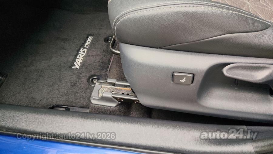 Zils Toyota Yaris Cross 2022 Tallina, ar dzinēja tilpumu 1.49 L un nobraukumu 77 tūkst. km par 22495 €, foto 20 vietnē AUTOMOTO.COM.LV