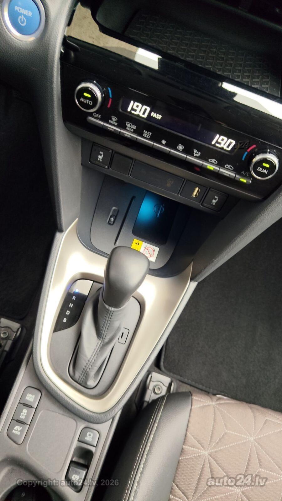 Zils Toyota Yaris Cross 2022 Tallina, ar dzinēja tilpumu 1.49 L un nobraukumu 77 tūkst. km par 22495 €, foto 23 vietnē AUTOMOTO.COM.LV