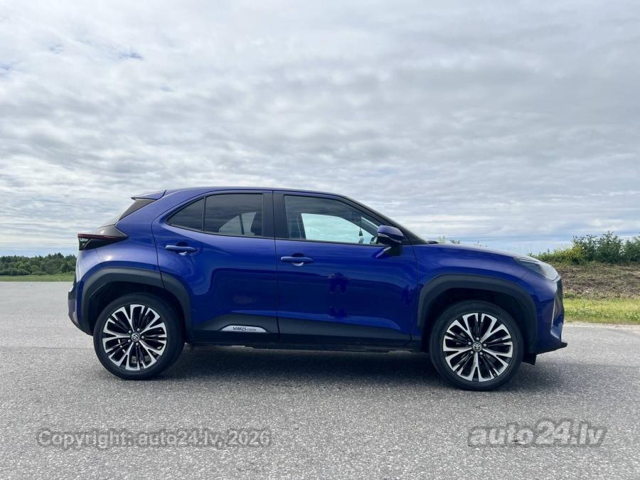 Zils Toyota Yaris Cross 2022 Tallina, ar dzinēja tilpumu 1.50 L un nobraukumu 70 tūkst. km par 21700 €, foto 3 vietnē AUTOMOTO.COM.LV