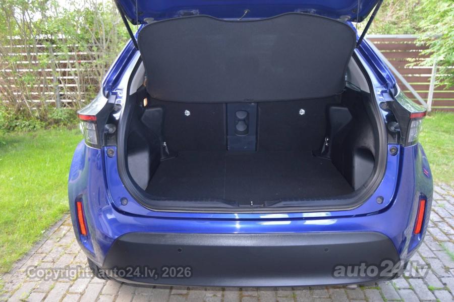 Zils Toyota Yaris Cross 2022 Tallina, ar dzinēja tilpumu 1.50 L un nobraukumu 70 tūkst. km par 21700 €, foto 9 vietnē AUTOMOTO.COM.LV