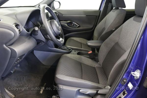 Zils Toyota Yaris Cross 2025 Tallina, ar dzinēja tilpumu 1.49 L un nobraukumu 3 tūkst. km par 28500 €, foto 11 vietnē AUTOMOTO.COM.LV