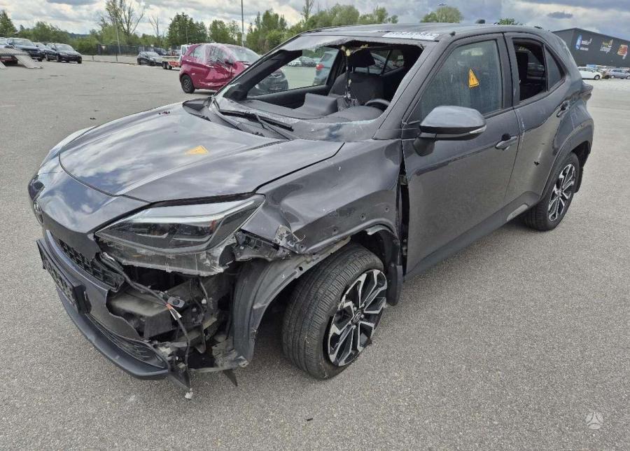 Коричневый Тойота Yaris Cross 2021 в Клайпеда, объемом двигателя 1.50 л и пробегом 54 тыс. км за 7800 €, фото 3 на AUTOMOTO.COM.LV