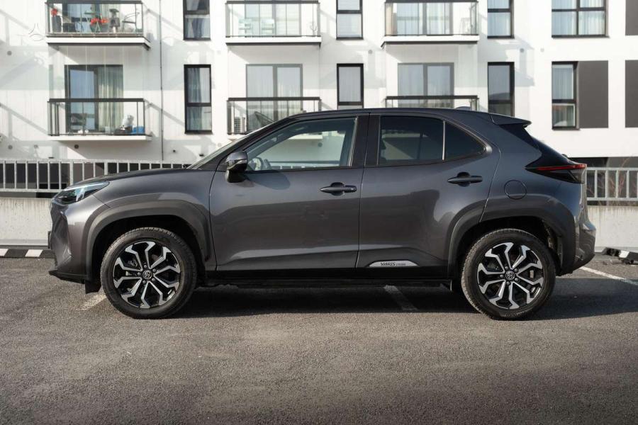 Brūns Toyota Yaris Cross 2022 Viļņa, ar dzinēja tilpumu 1.49 L un nobraukumu 80 tūkst. km par 19600 €, foto 4 vietnē AUTOMOTO.COM.LV