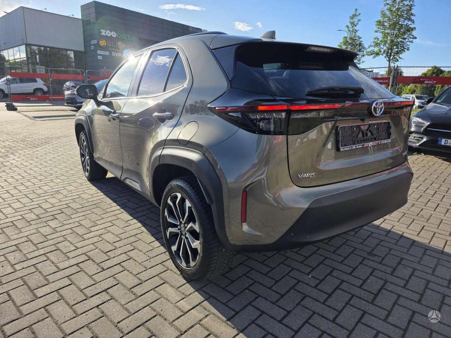 Коричневый Тойота Yaris Cross 2023 в Вильнюс, объемом двигателя 1.50 л и пробегом 100 тыс. км за 19300 €, фото 5 на AUTOMOTO.COM.LV