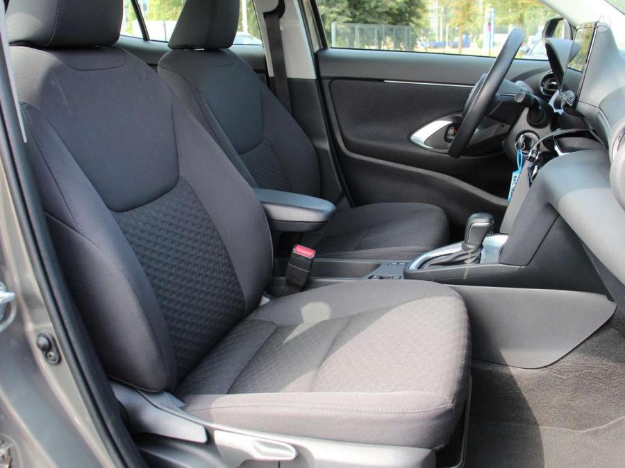 Brown Toyota Yaris Cross 2025 in Vilnius, with an engine capacity of 1.49 L and mileage of 52 thousand km for 22500 €, photo 15 on AUTOMOTO.COM.LV