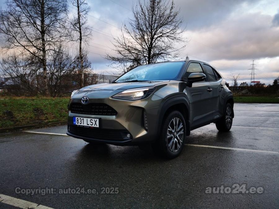 Brūns Toyota Yaris Cross 2022 Tallina, ar dzinēja tilpumu 1.50 L un nobraukumu 14 tūkst. km par 23990 €, foto 3 vietnē AUTOMOTO.COM.LV