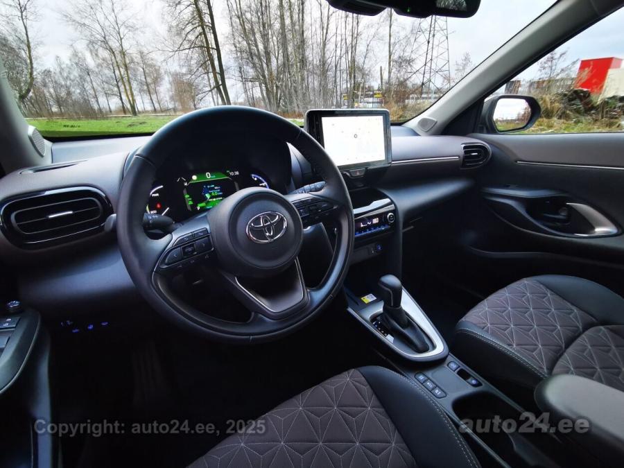 Brūns Toyota Yaris Cross 2022 Tallina, ar dzinēja tilpumu 1.50 L un nobraukumu 14 tūkst. km par 23990 €, foto 22 vietnē AUTOMOTO.COM.LV