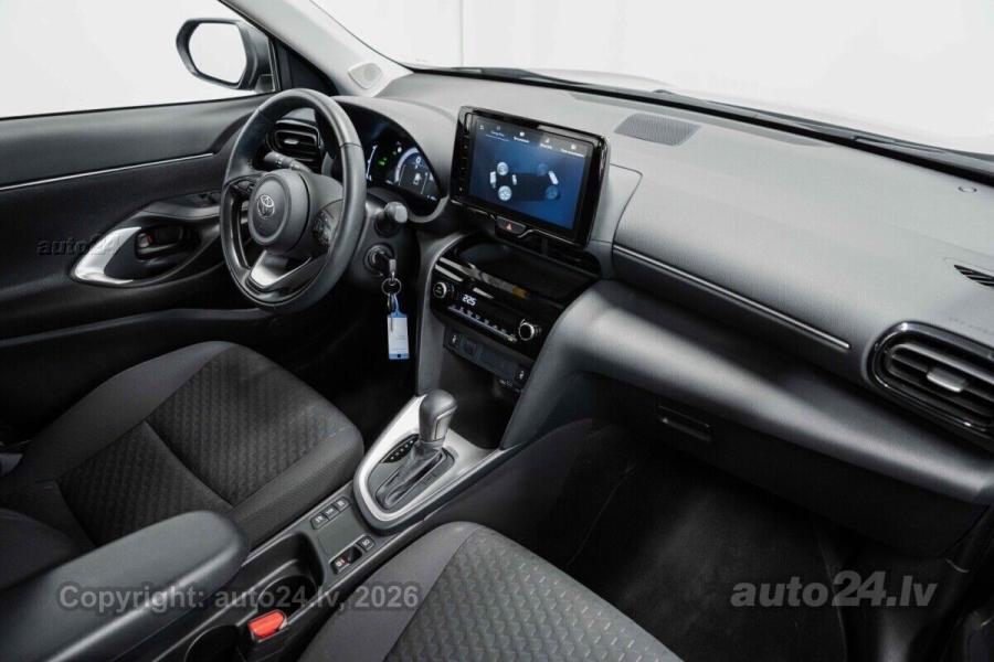 Brūns Toyota Yaris Cross 2025 Tallina, ar dzinēja tilpumu 1.50 L un nobraukumu 42 tūkst. km par 22900 €, foto 8 vietnē AUTOMOTO.COM.LV