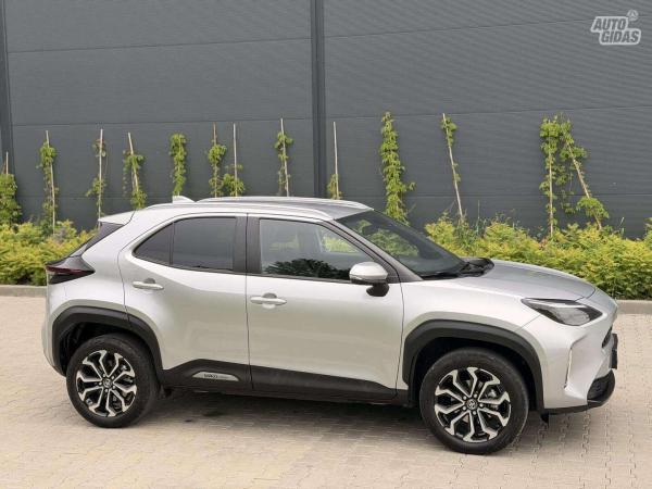 Toyota Yaris Cross 2022 in Vilnius, with an engine capacity of 1.50 L and mileage of 64 thousand km for 21450 €, photo 4 on AUTOMOTO.COM.LV
