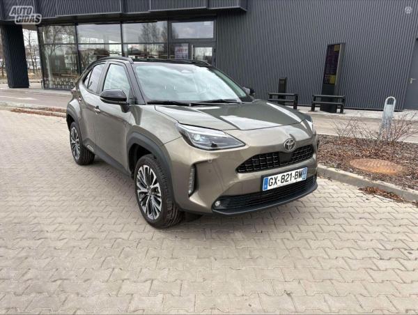 Toyota Yaris Cross 2024 in Kaunas, with an engine capacity of 1.50 L and mileage of 11 thousand km for 23800 €, photo 1 on AUTOMOTO.COM.LV