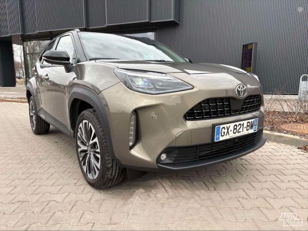 Toyota Yaris Cross 2024 in Kaunas, with an engine capacity of 1.50 L and mileage of 11 thousand km for 23800 €, photo 3 on AUTOMOTO.COM.LV