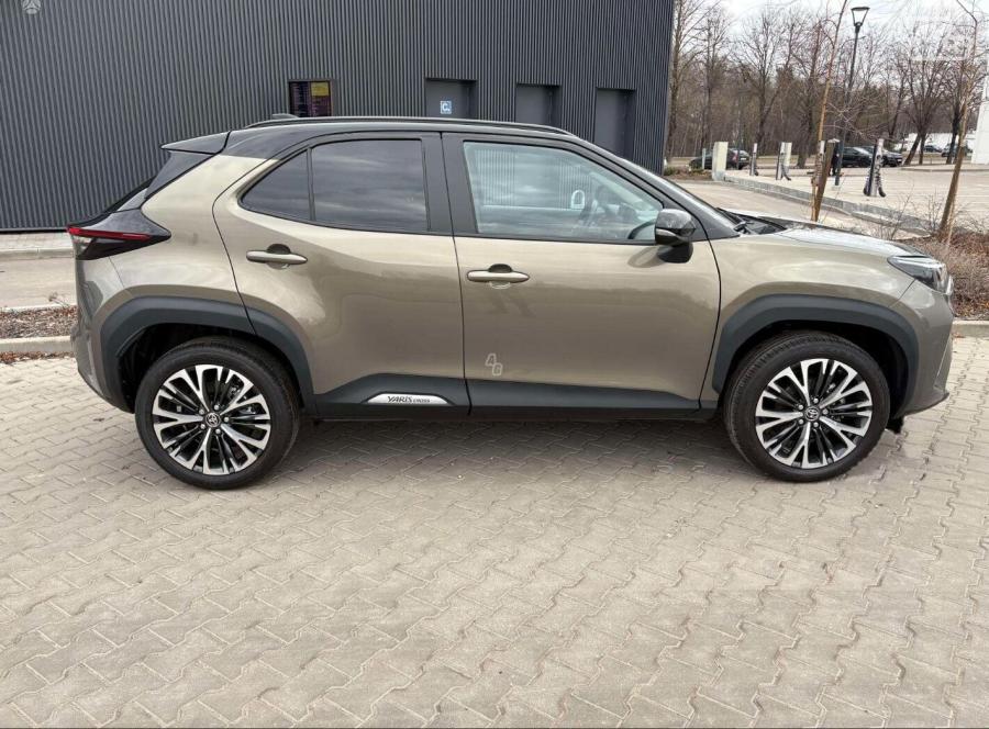 Toyota Yaris Cross 2024 in Kaunas, with an engine capacity of 1.50 L and mileage of 11 thousand km for 23800 €, photo 4 on AUTOMOTO.COM.LV