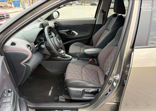 Toyota Yaris Cross 2024 in Kaunas, with an engine capacity of 1.50 L and mileage of 11 thousand km for 23800 €, photo 9 on AUTOMOTO.COM.LV