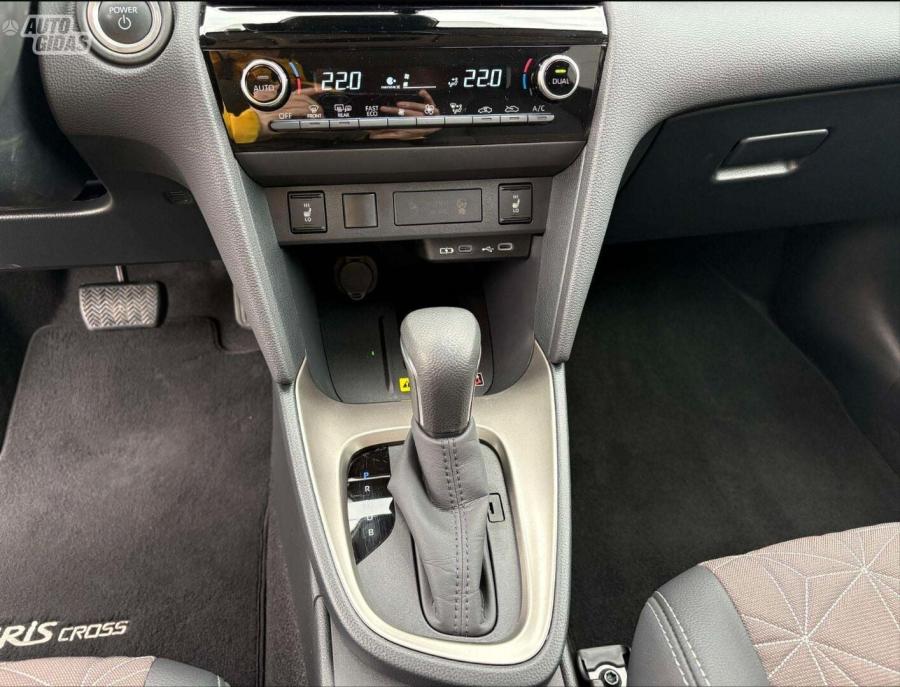 Toyota Yaris Cross 2024 in Kaunas, with an engine capacity of 1.50 L and mileage of 11 thousand km for 23800 €, photo 12 on AUTOMOTO.COM.LV