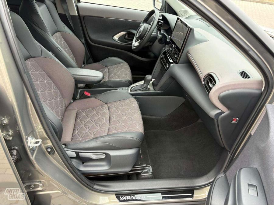Toyota Yaris Cross 2024 in Kaunas, with an engine capacity of 1.50 L and mileage of 11 thousand km for 23800 €, photo 20 on AUTOMOTO.COM.LV