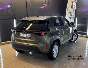 Zaļš Toyota Yaris Cross 2022 Viļņa, ar dzinēja tilpumu 1.49 L un nobraukumu 20 tūkst. km par 18950 €, foto 2 vietnē AUTOMOTO.COM.LV