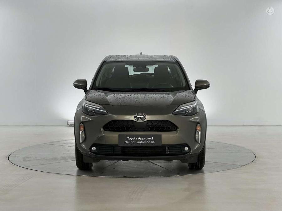 Green Toyota Yaris Cross 2022 in Vilnius, with an engine capacity of 1.49 L and mileage of 120 thousand km for 16900 €, photo 6 on AUTOMOTO.COM.LV