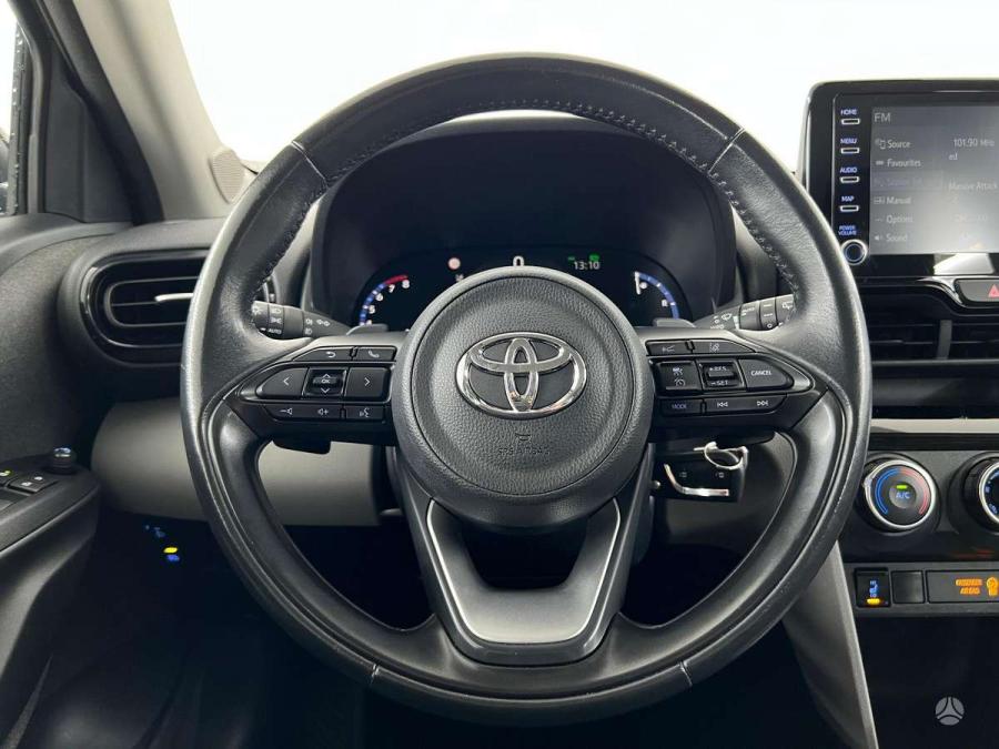 Green Toyota Yaris Cross 2022 in Vilnius, with an engine capacity of 1.49 L and mileage of 120 thousand km for 16900 €, photo 13 on AUTOMOTO.COM.LV