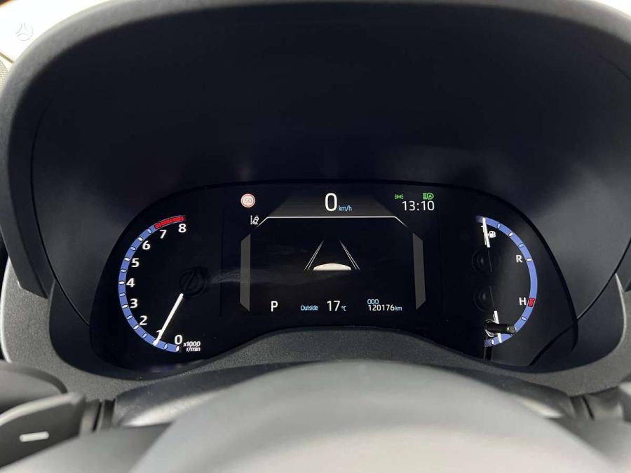 Green Toyota Yaris Cross 2022 in Vilnius, with an engine capacity of 1.49 L and mileage of 120 thousand km for 16900 €, photo 14 on AUTOMOTO.COM.LV