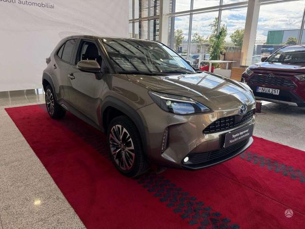 Zaļš Toyota Yaris Cross 2023 Šauļi, ar dzinēja tilpumu 1.49 L un nobraukumu 61 tūkst. km par 23900 €, foto 2 vietnē AUTOMOTO.COM.LV