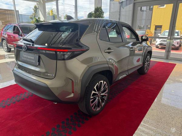 Zaļš Toyota Yaris Cross 2023 Šauļi, ar dzinēja tilpumu 1.49 L un nobraukumu 61 tūkst. km par 23900 €, foto 6 vietnē AUTOMOTO.COM.LV