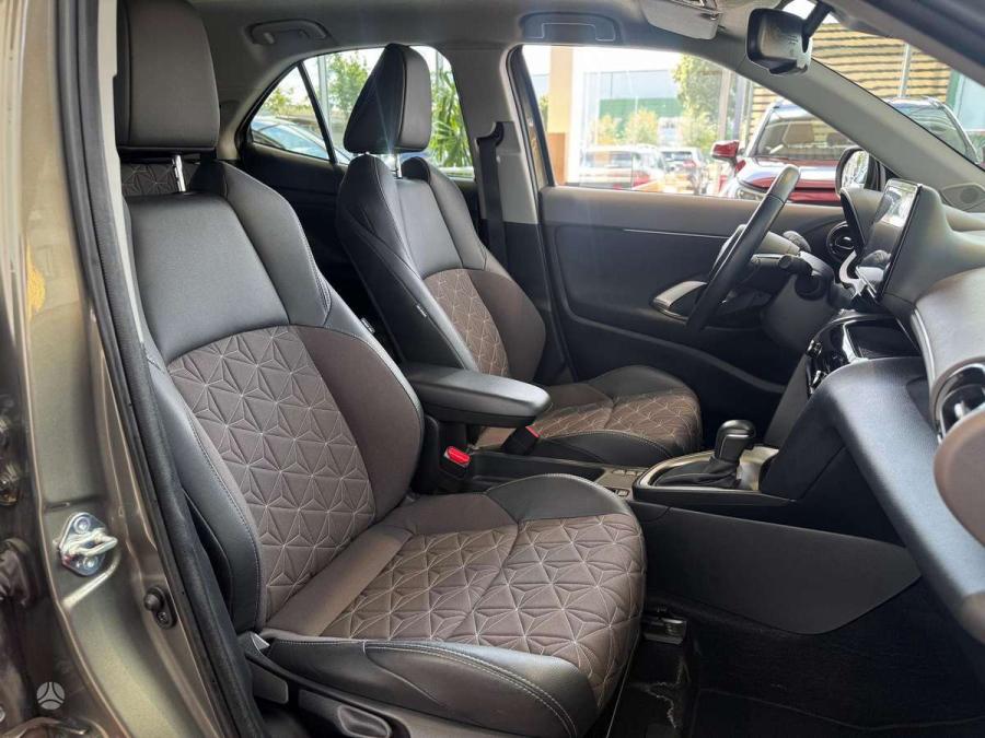 Зеленый Тойота Yaris Cross 2023 в Шяуляй, объемом двигателя 1.49 л и пробегом 61 тыс. км за 23900 €, фото 25 на AUTOMOTO.COM.LV