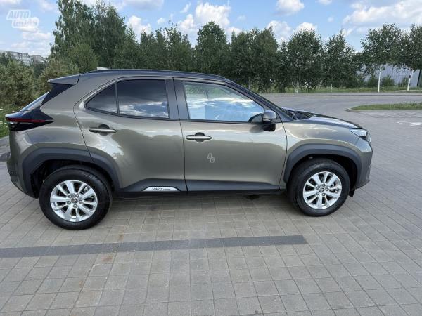 Зеленый Тойота Yaris Cross 2024 в Вильнюс, объемом двигателя 1.50 л и пробегом 8 тыс. км за 24000 €, фото 1 на AUTOMOTO.COM.LV