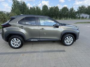 Green Toyota Yaris Cross 2024 in Vilnius, with an engine capacity of 1.50 L and mileage of 8 thousand km for 24000 €, photo  on AUTOMOTO.COM.LV