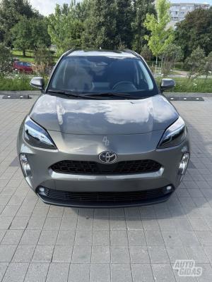 Zaļš Toyota Yaris Cross 2024 Viļņa, ar dzinēja tilpumu 1.50 L un nobraukumu 8 tūkst. km par 24000 €, foto 3 vietnē AUTOMOTO.COM.LV