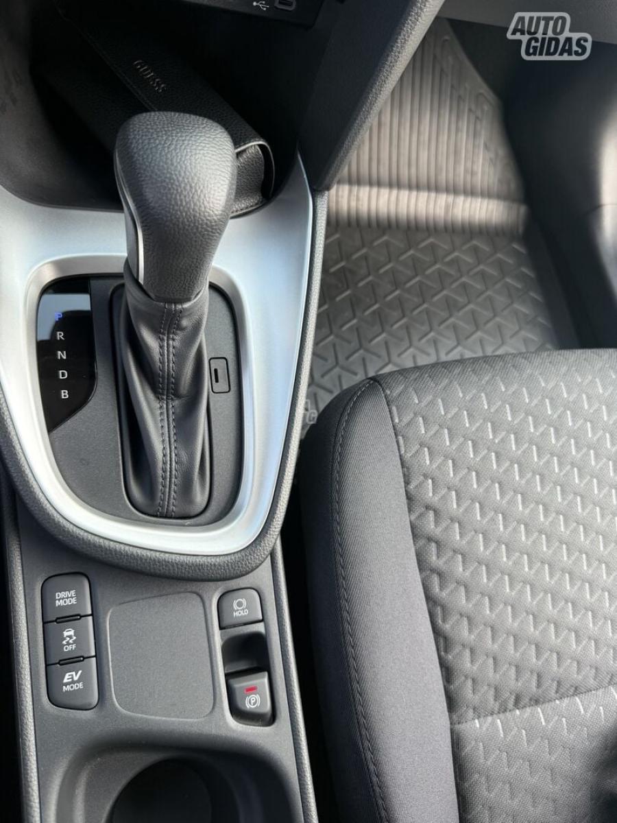 Zaļš Toyota Yaris Cross 2024 Viļņa, ar dzinēja tilpumu 1.50 L un nobraukumu 8 tūkst. km par 24000 €, foto 12 vietnē AUTOMOTO.COM.LV