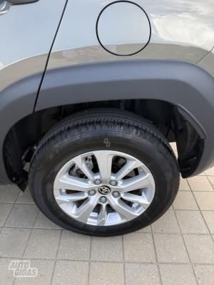 Zaļš Toyota Yaris Cross 2024 Viļņa, ar dzinēja tilpumu 1.50 L un nobraukumu 8 tūkst. km par 24000 €, foto 14 vietnē AUTOMOTO.COM.LV